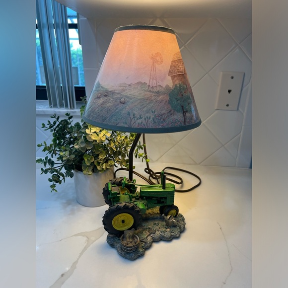 John Deere | Accents | Vintage John Deere Tractor Table Desk Lamp ...